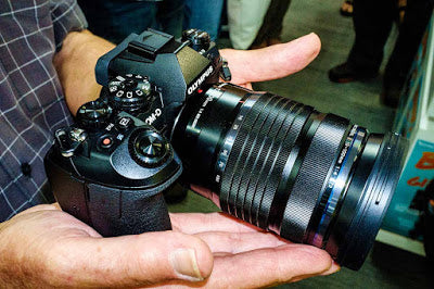 The Extremely Polite Scrum – Camera Electronic