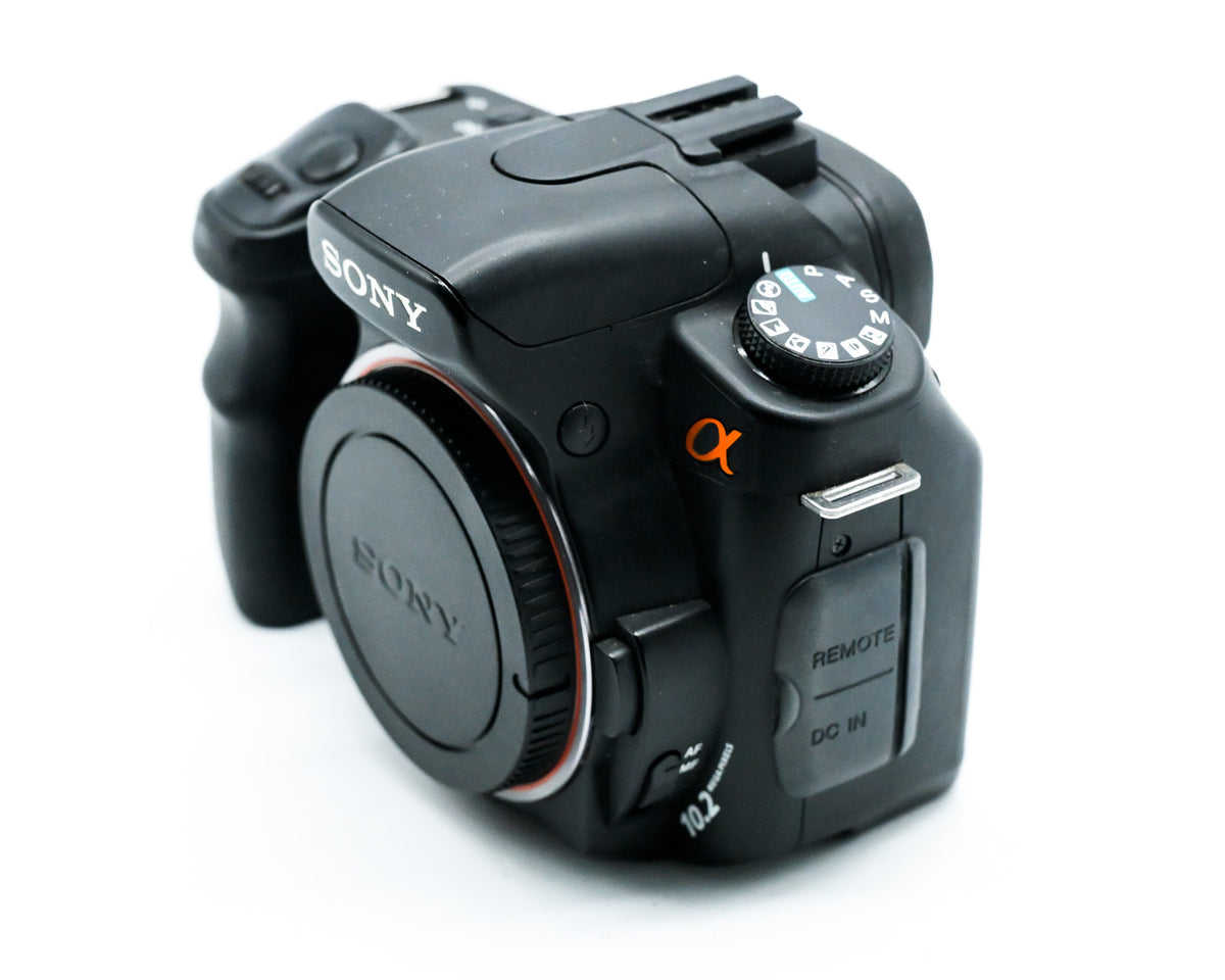 Pre Owned Sony A200 DSLR Body W/ Batt, Charger & Cap SN: 2839538 ...